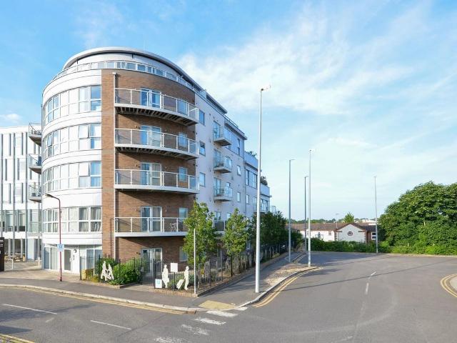 Station View, Guildford GU1, 2 bed flat to rent, £2,400 pcm | PrimeLocation