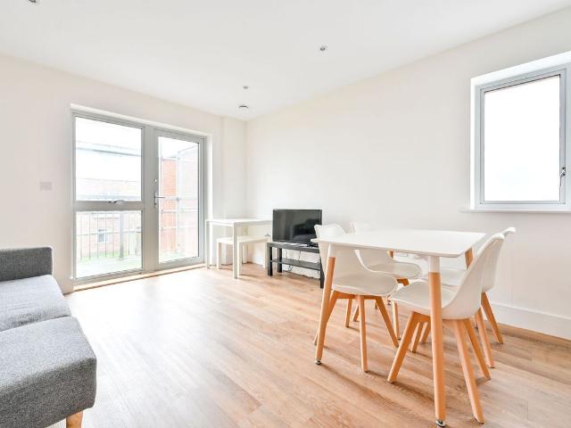 Station View, Guildford GU1, 2 bed flat to rent, £2,500 pcm | PrimeLocation