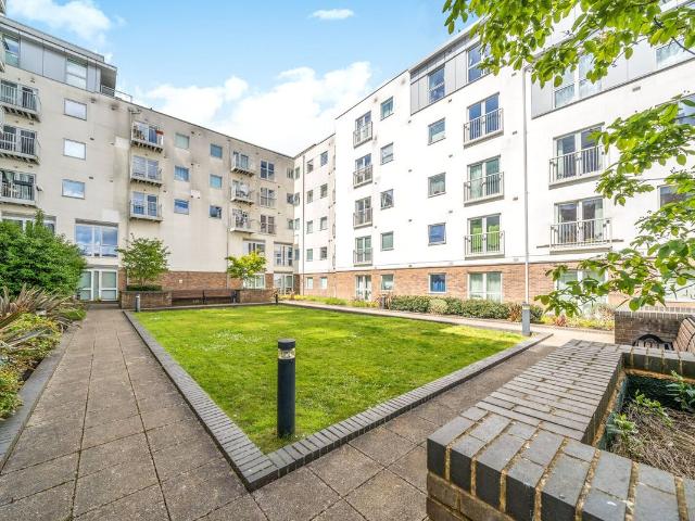 Station View, Guildford GU1, 2 bed flat to rent, £2,200 pcm | PrimeLocation