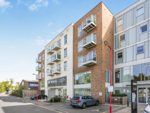 Station View, Guildford GU1 3 bed flat to rent £3,100 pcm £715 pw