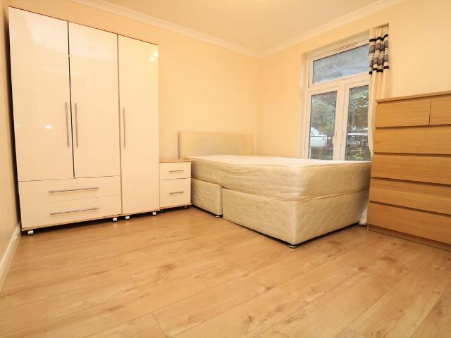 Staveley Close, London N7, 4 bed maisonette to rent, £3,800 pcm | PrimeLocation