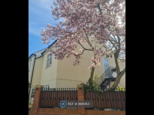 Staveley Gardens, London W4, 1 bed flat to rent, £1,450 pcm | PrimeLocation