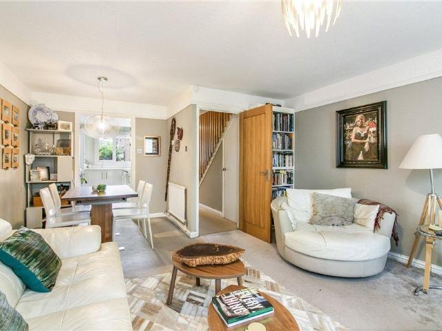 Staveley Gardens, London, W4 3 bed terraced house to rent £2,700 pcm £623 pw