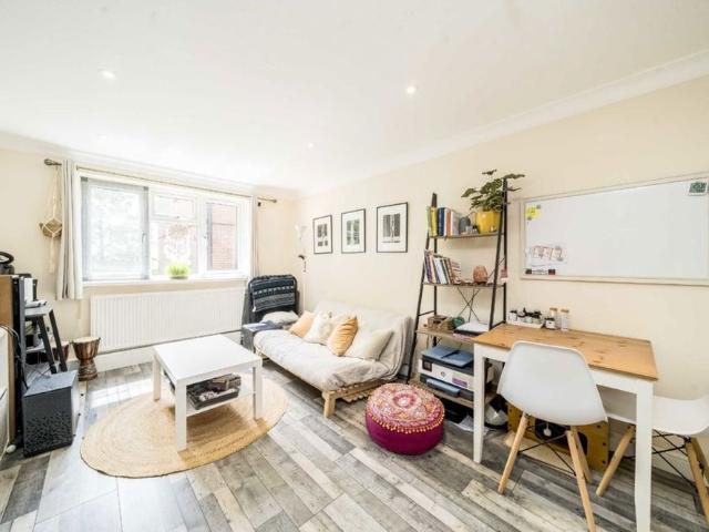 Staveley Gardens, W4, London