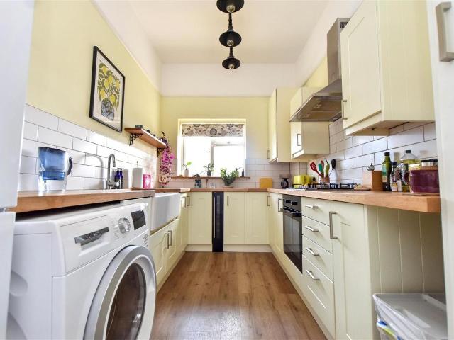Staveley Road, Eastbourne BN20, 1 bed flat to rent, £1,000 pcm | PrimeLocation