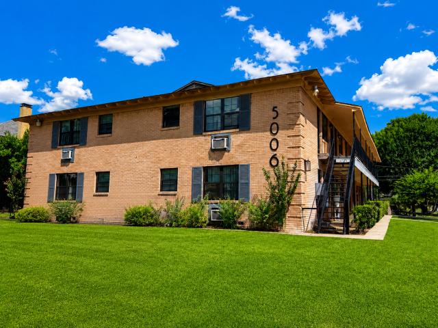Stay Cool in a Newly Remodeled Apartment Starting at $1,100 + 6 Weeks FREE Rent!