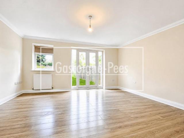 Stayton Road, Sutton, SM1 3 bed terraced house to rent £2,400 pcm £554 pw