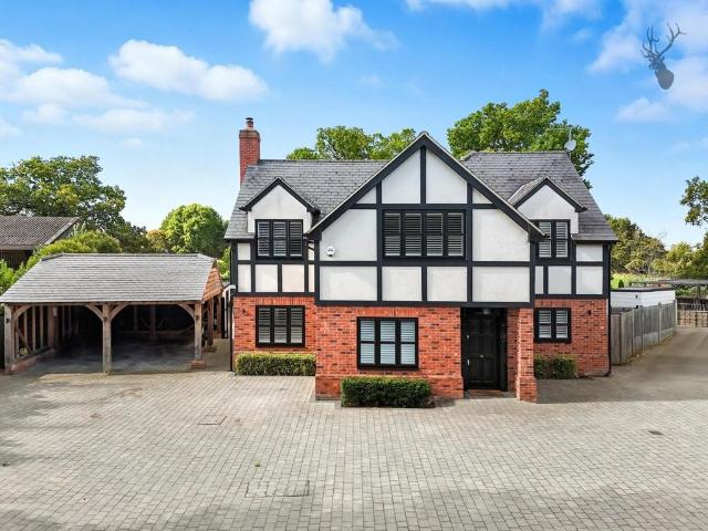 Stable Close, Stapleford Abbotts, RM4 4 bed detached house to rent £6,000 pcm £1,385 pw