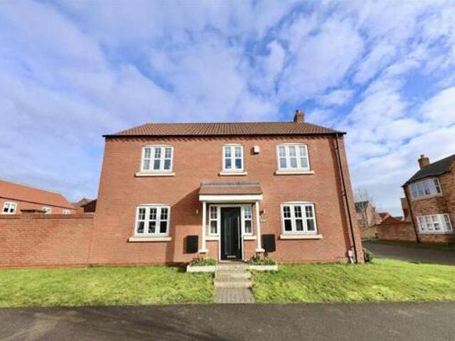 Stable Way, Kingswood, 4 Bedroom Detached