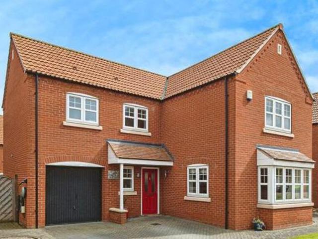 Stable Way, Kingswood, 4 Bedroom Detached