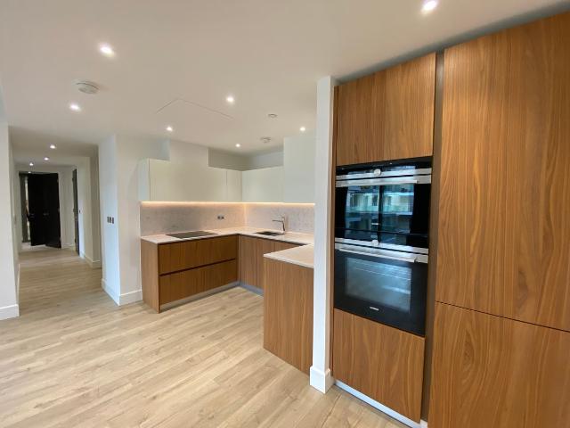 Stable Walk, London E1, 2 bed flat to rent, £4,333 pcm | PrimeLocation