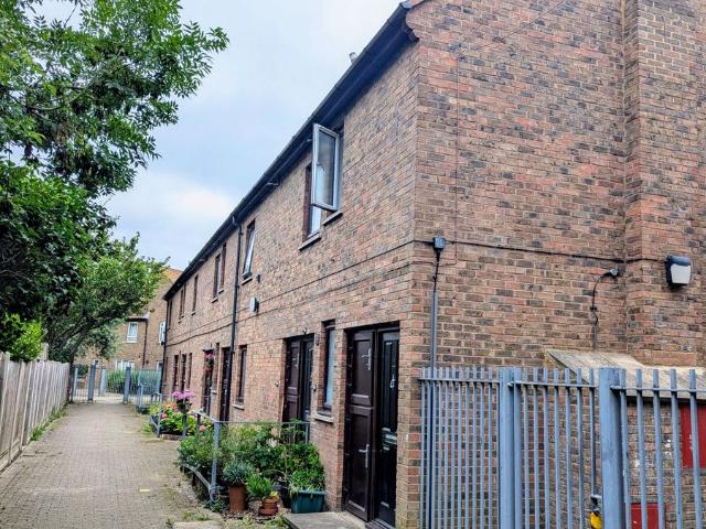Stable Walk, London N2, 1 bed flat to rent, £1,450 pcm | PrimeLocation