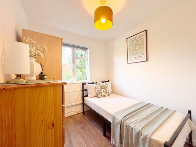 Stable Walk, London N2, Room to rent, £750 pcm | PrimeLocation