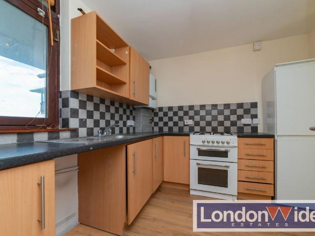 Staburn Court, Burnt Oak Broadway, Edgware HA8, 2 bed flat to rent, £1,850 pcm | PrimeLocation
