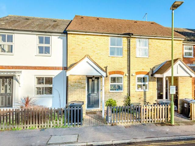 Stacey Court, Bishops Stortford, CM23 2 bed terraced house to rent £1,550 pcm £358 pw