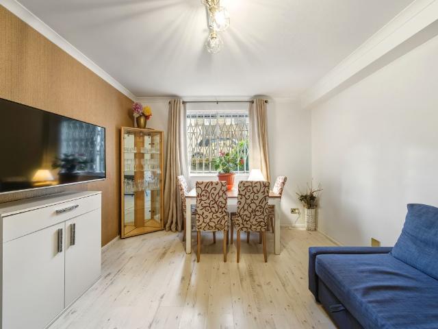 Stadium St, Chelsea SW10, 1 bed flat to rent, £2,500 pcm | PrimeLocation