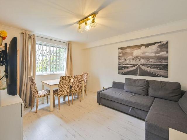 Stadium Street, Chelsea, London, SW10 1 bed flat to rent £2,500 pcm £577 pw