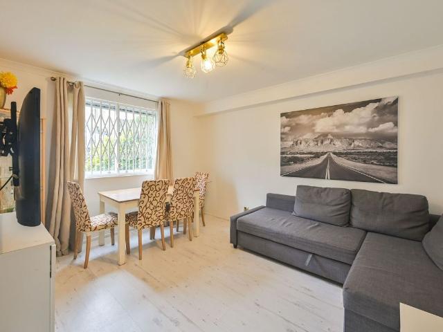 Stadium Street, Chelsea, London SW10, 1 bed flat to rent, £3,300 pcm | PrimeLocation