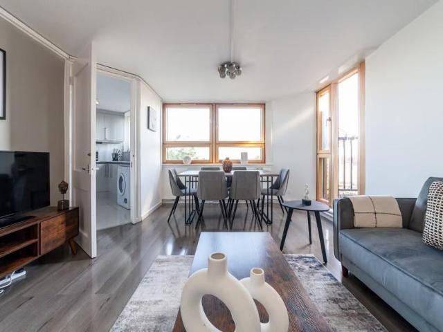 Stadium Street, London SW10 4 bed semi detached house to rent £4,481 pcm £1,034 pw