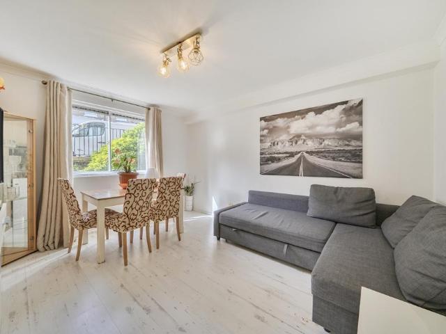 Stadium Street London SW10 1 bed flat to rent £3,300 pcm £762 pw