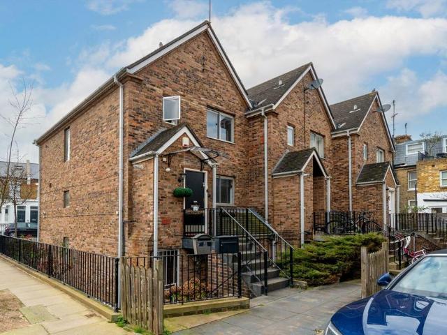 Stadium Street, London SW10 1 bed flat to rent £2,500 pcm £577 pw