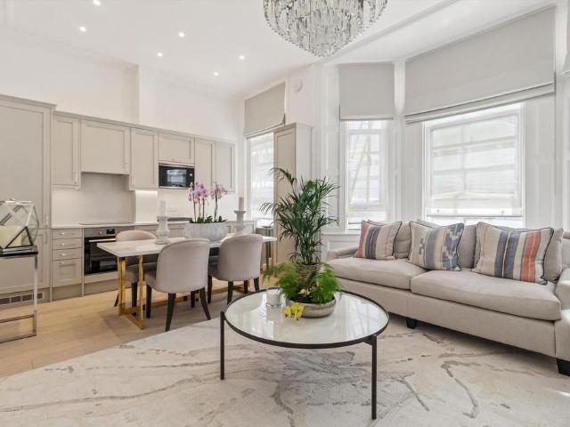 Stafford Terrace, London W8 1 bed flat to rent £4,658 pcm £1,075 pw