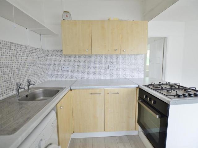 Stafford Avenue, Slough 1 bed maisonette to rent £1,000 pcm £231 pw