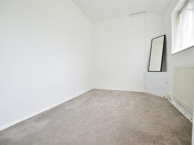 Stafford Avenue, Slough 1 bed maisonette to rent £1,000 pcm £231 pw