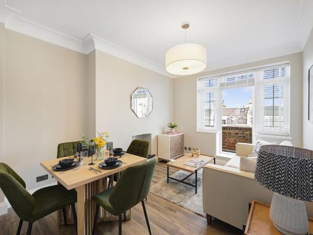 Stafford Court, High Street. 2 bed flat to rent £4,334 pcm £1,000 pw