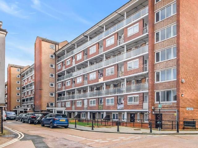 Stafford Cripps House, Clem Attlee. 3 bed flat to rent £2,795 pcm £645 pw