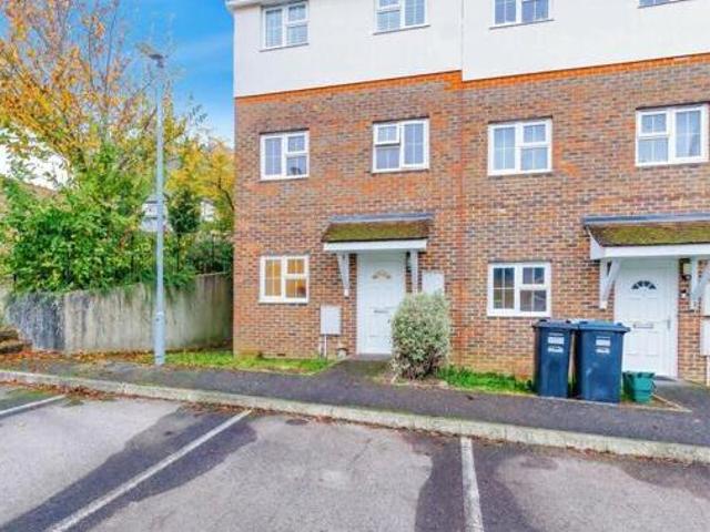 Stafford Rise, Caterham, 2 Bedroom Maisonette