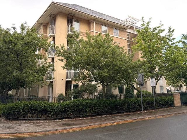 Stafford Road, Maida Vale, London NW6 2 bed flat to rent £2,200 pcm £508 pw