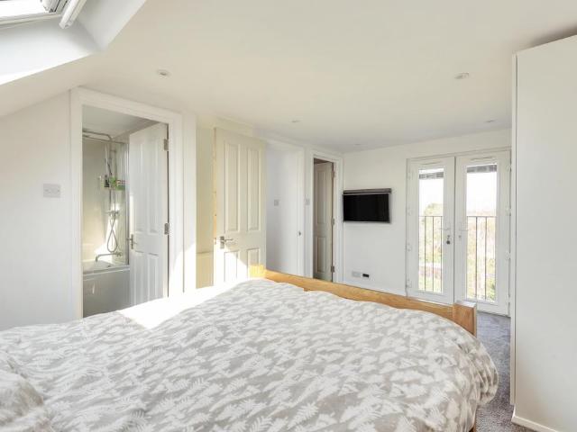 Stafford Road, Ruislip, HA4 4 bed terraced house to rent £2,700 pcm £623 pw
