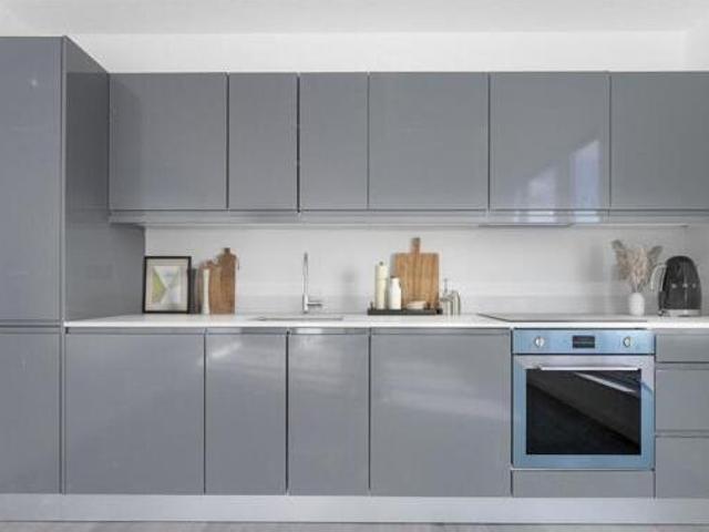 Stafford Road, Wallington, 2 Bedroom Flat