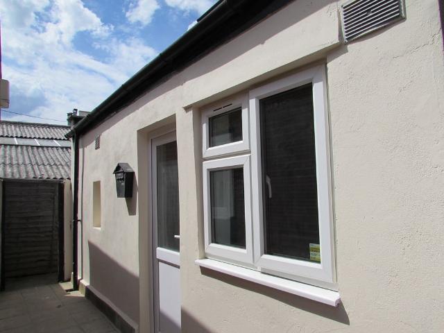 Stafford Road, Wallington SM6, Studio to rent, £895 pcm | PrimeLocation