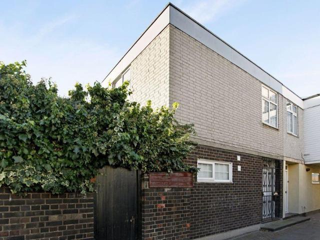 Stafford Street, E14 3 bed terraced house to rent £3,500 pcm £808 pw