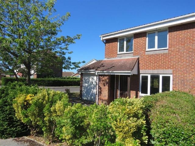 Stag Close, New Milton, BH25 5GD 3 bed semi detached house to rent £1,545 pcm £357 pw