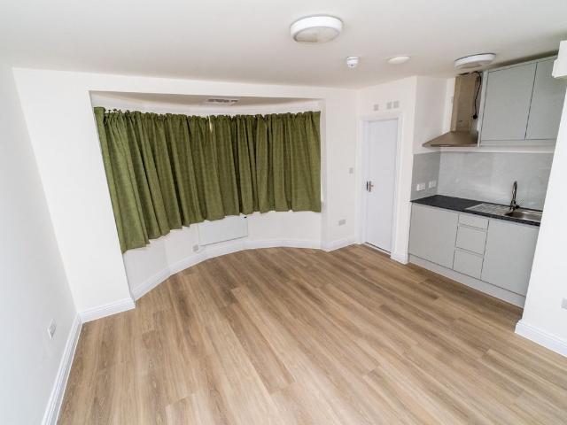 Stag Lane, Edgware HA8, Studio to rent, £1,150 pcm | PrimeLocation