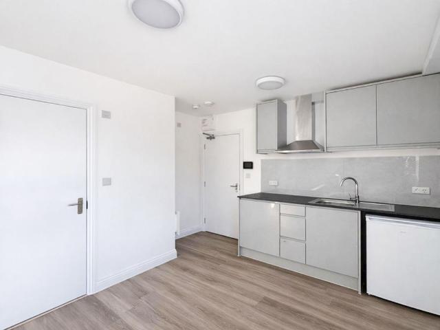 Stag Lane, Edgware HA8, Studio to rent, £1,150 pcm | PrimeLocation