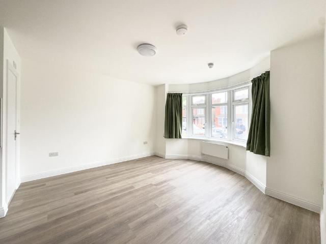 Stag Lane, Edgware, HA8 Studio to rent £1,150 pcm £265 pw