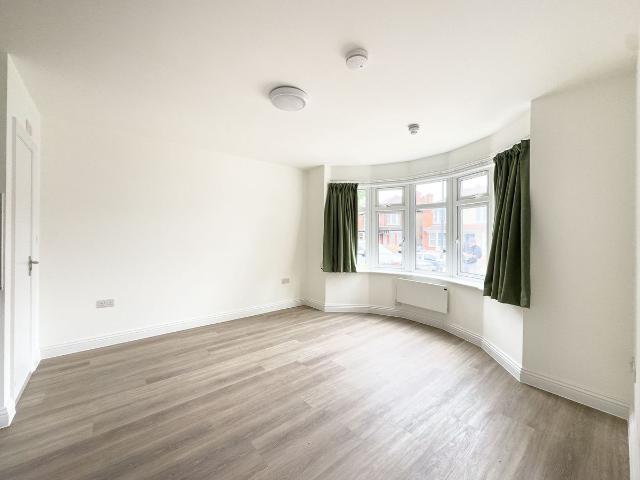 Stag Lane, Edgware HA8, Studio to rent, £1,150 pcm | PrimeLocation