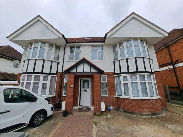 Stag Lane, London NW9, Studio to rent, £1,100 pcm | PrimeLocation