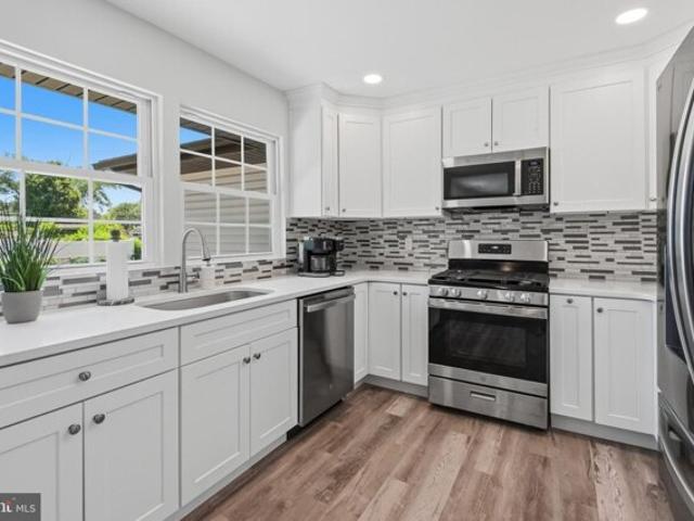 Stagecoach Rd, Southampton, Home For Sale