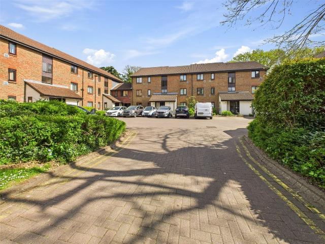 Stags Way, Isleworth TW7, 1 bed flat to rent, £1,500 pcm | PrimeLocation