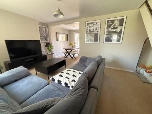 Staindale, Wigston, LE18