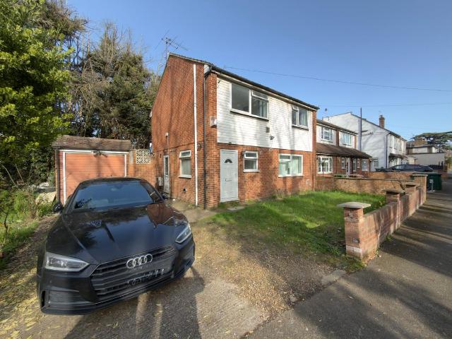 Staines Road East, Sunbury On Thames TW16, 4 bed shared accommodation to rent, £2,550 pcm | PrimeLocation