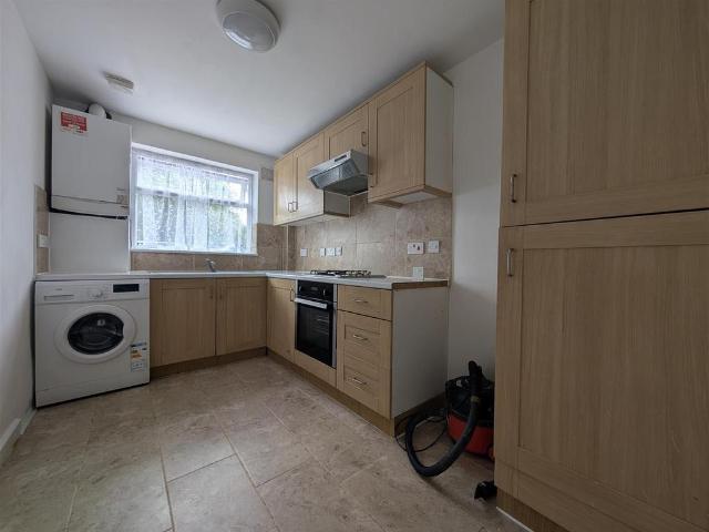 Staines Road, Feltham 2 bed flat to rent £1,675 pcm £387 pw