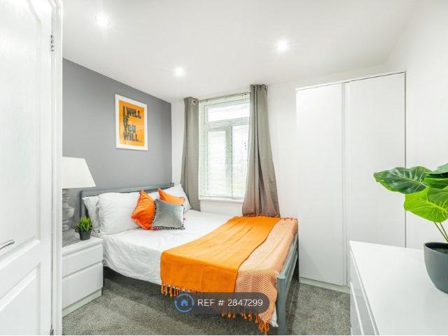 Staines Road, Feltham TW14, Room to rent, £895 pcm | PrimeLocation
