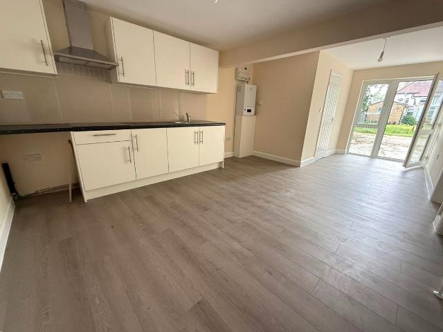 Staines Road, Feltham TW14, 2 bed flat to rent, £1,650 pcm | PrimeLocation