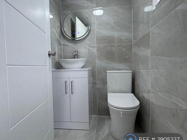 Staines Road, Feltham, TW14 2 bed flat to rent £2,000 pcm £462 pw